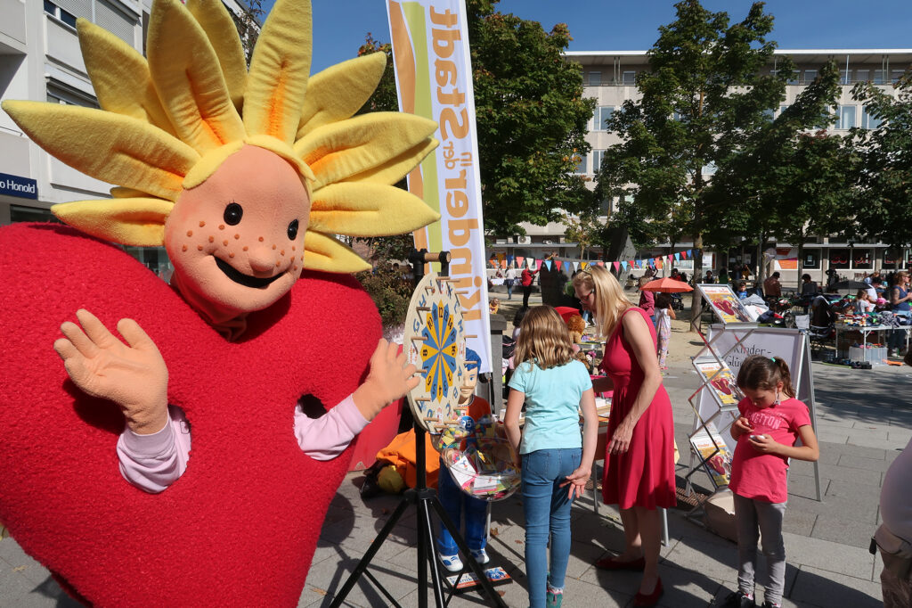 Kiki beim Neu-Ulmer City-Flohmarkt - Kinder in der Stadt