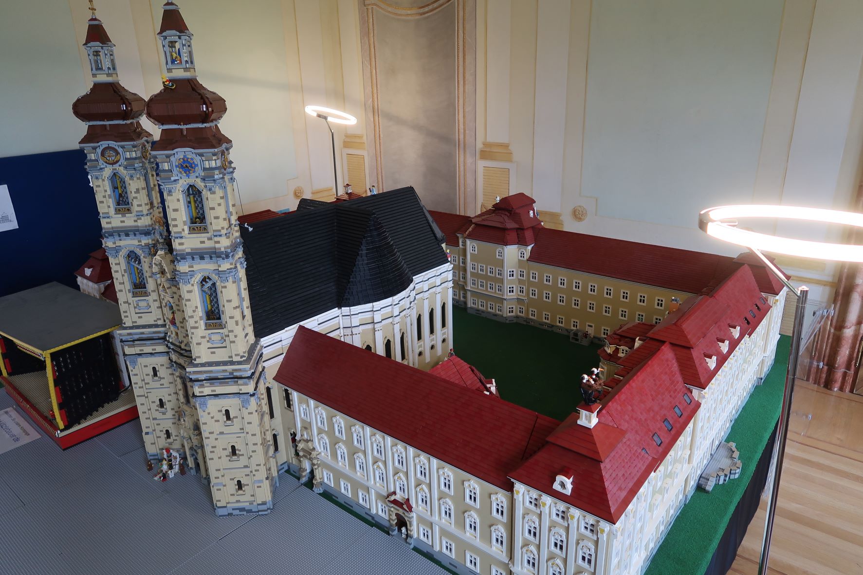 Kloster Wiblingen: Lego, neue Orgel und alte Bücher - Kinder in der Stadt